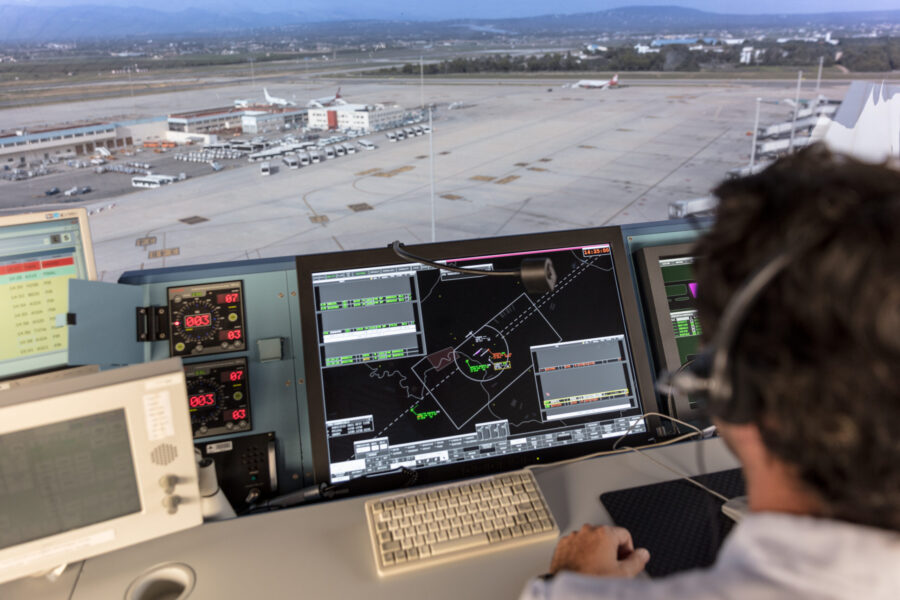 Crecimiento sostenido del tráfico aéreo en España: ENAIRE lidera la ...